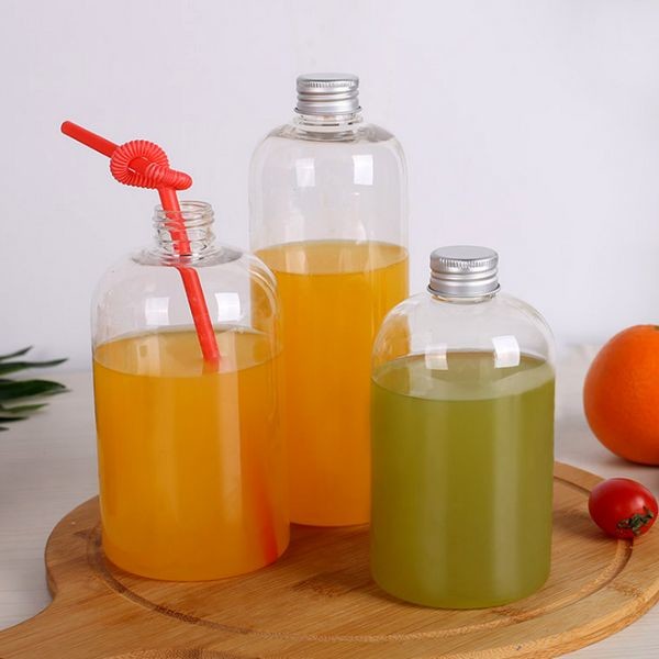 Les bouteilles en plastique durables de boisson ont adapté le logo aux ...